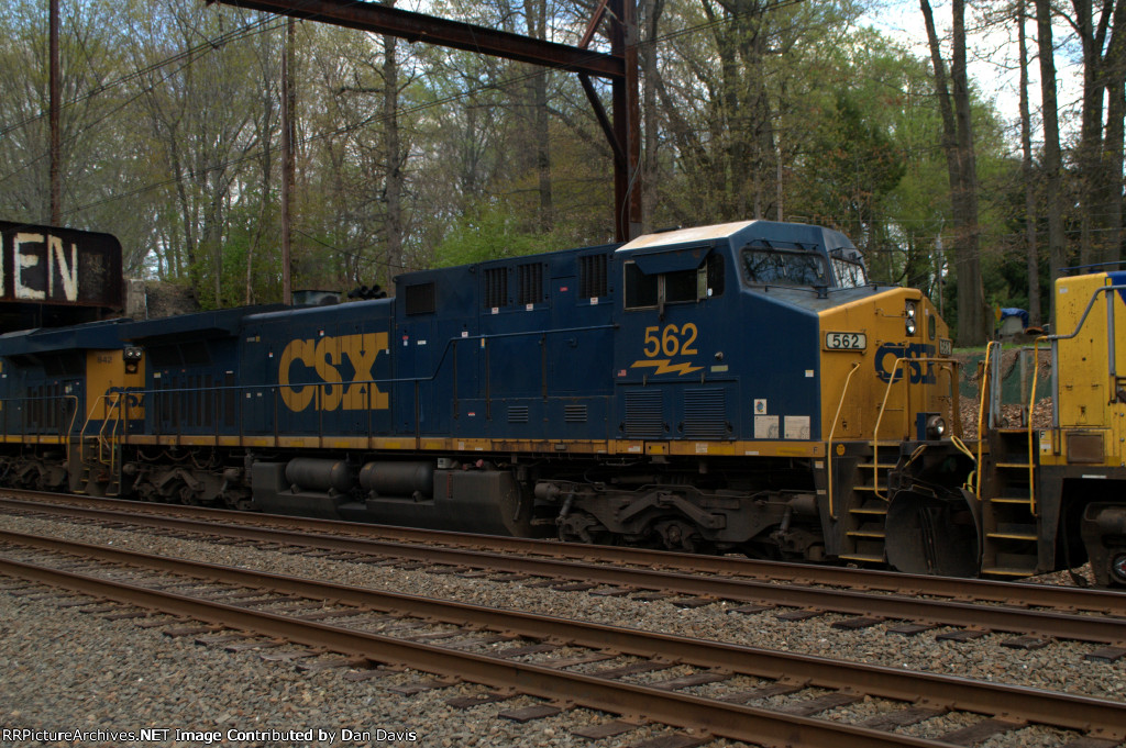 CSX CW44AH 562 trails on Q032-01